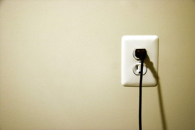 Homeowner Tips: Common Electrical Problems | HB Energy Solutions Homeowner Tips: Common Electrical Problems | HB Energy Solutions